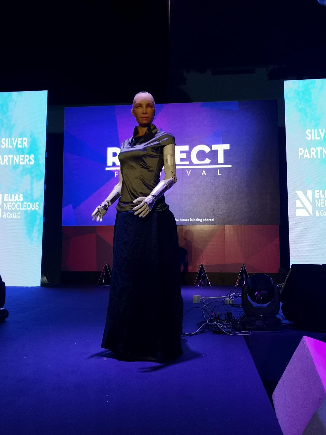 REFLECT FESTIVAL: ΓΝΩΡΙΣΑΜΕ ΤΗ ΣΟΦΙΑ ΤΟ ΡΟΜΠΟΤ – Dolce