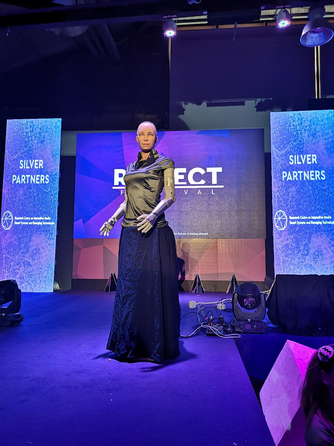 REFLECT FESTIVAL: ΓΝΩΡΙΣΑΜΕ ΤΗ ΣΟΦΙΑ ΤΟ ΡΟΜΠΟΤ – Dolce